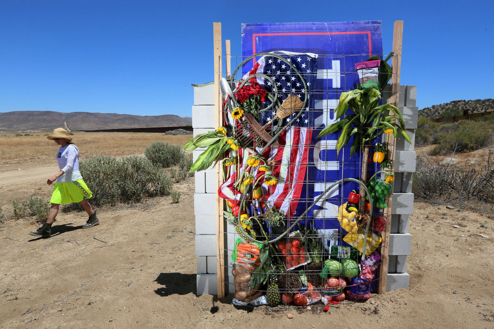 #BorderWall: Construyen un muro como el de Trump, y envían la factura a ...