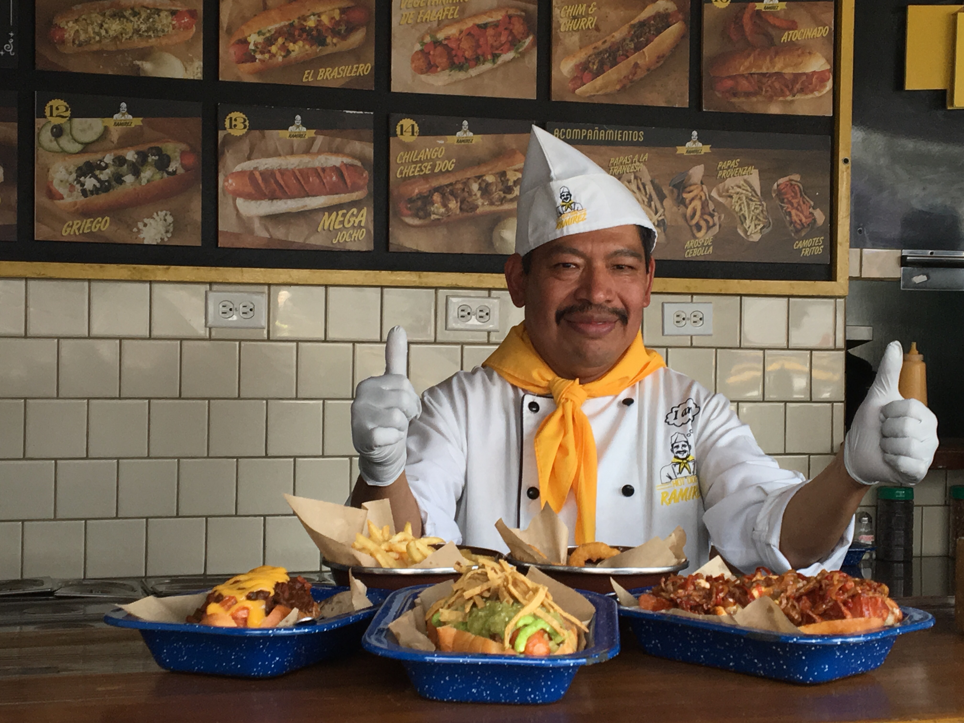 #ElMejorVendedorDelMundo: Le dicen Leo y vende 'hot dogs' en la CDMX ...