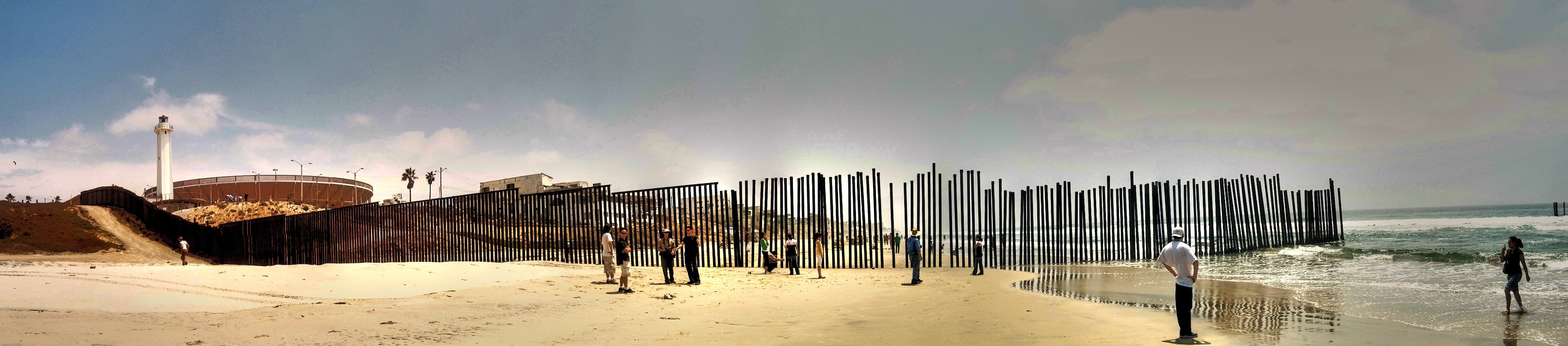 Tijuana Fence – Barrio