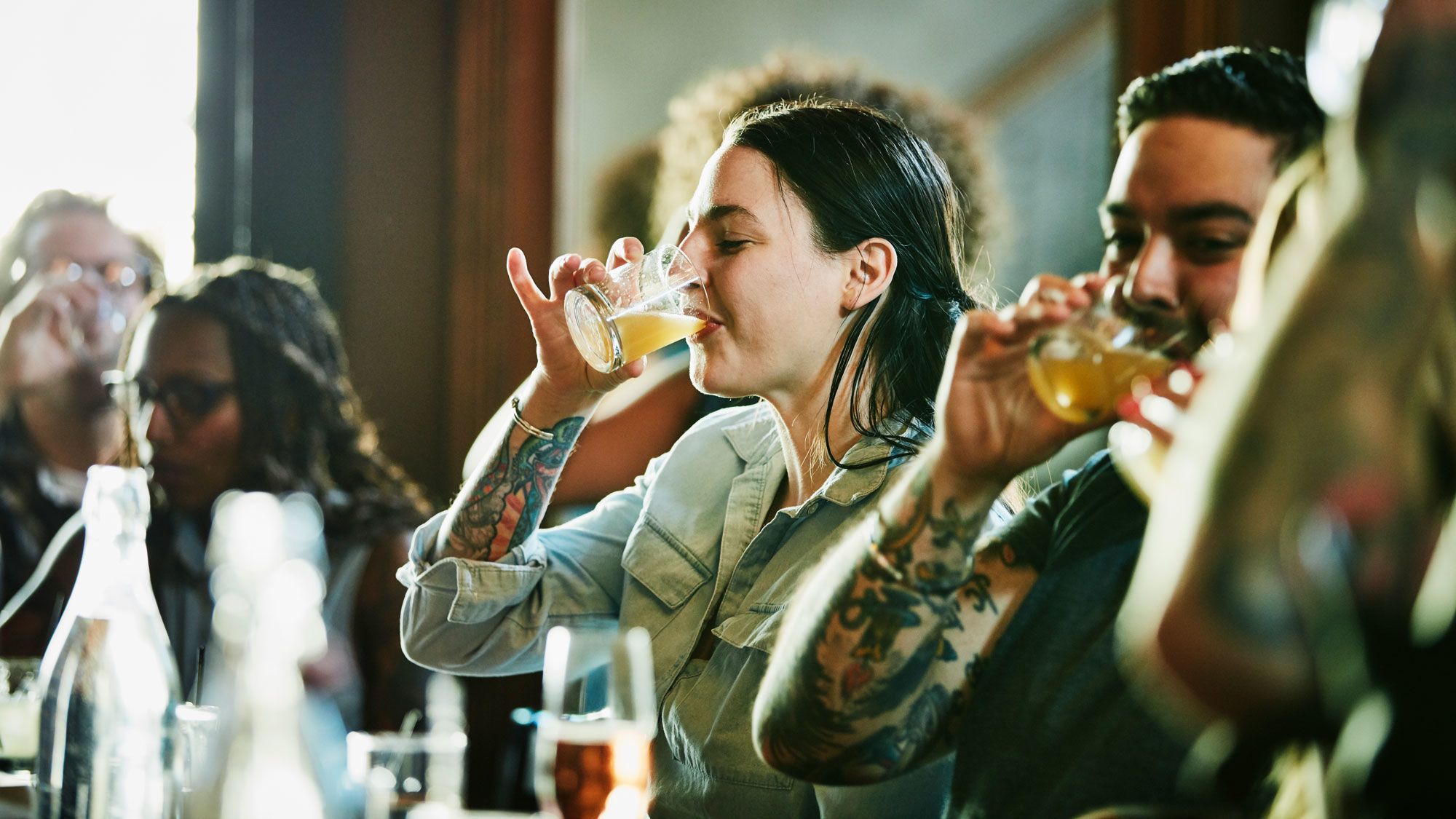 104686260-GettyImages-826837544-millennials-drinking – Barrio