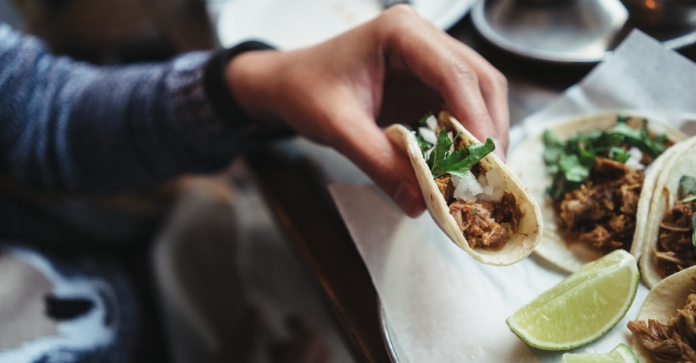 Empresa busca a experto en comer tacos; ofrecen 100 mil dólares