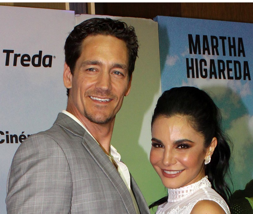Cory Brusseau y Martha Higareda – Barrio