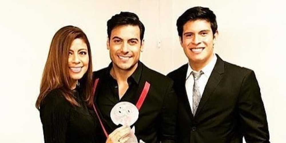 Ellos son Lizbeth y Gonzalo, los hermanos de Carlos Rivera