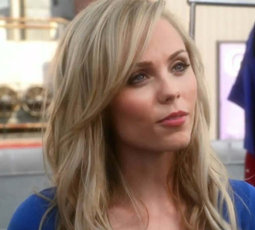 Laura-Vandervoort – Barrio